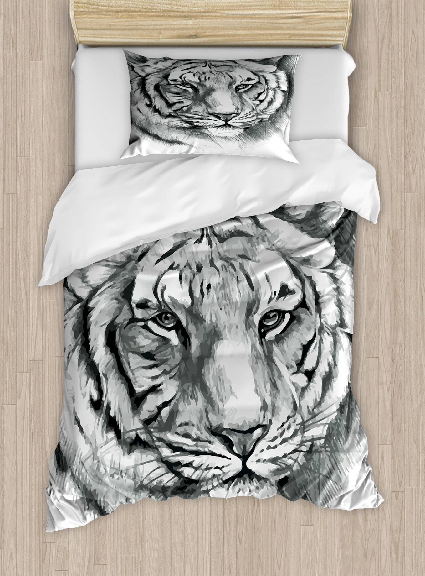 Sketchy Duvet Cover Sets, Hand Drawn Style Image of an Siberian Lion ...