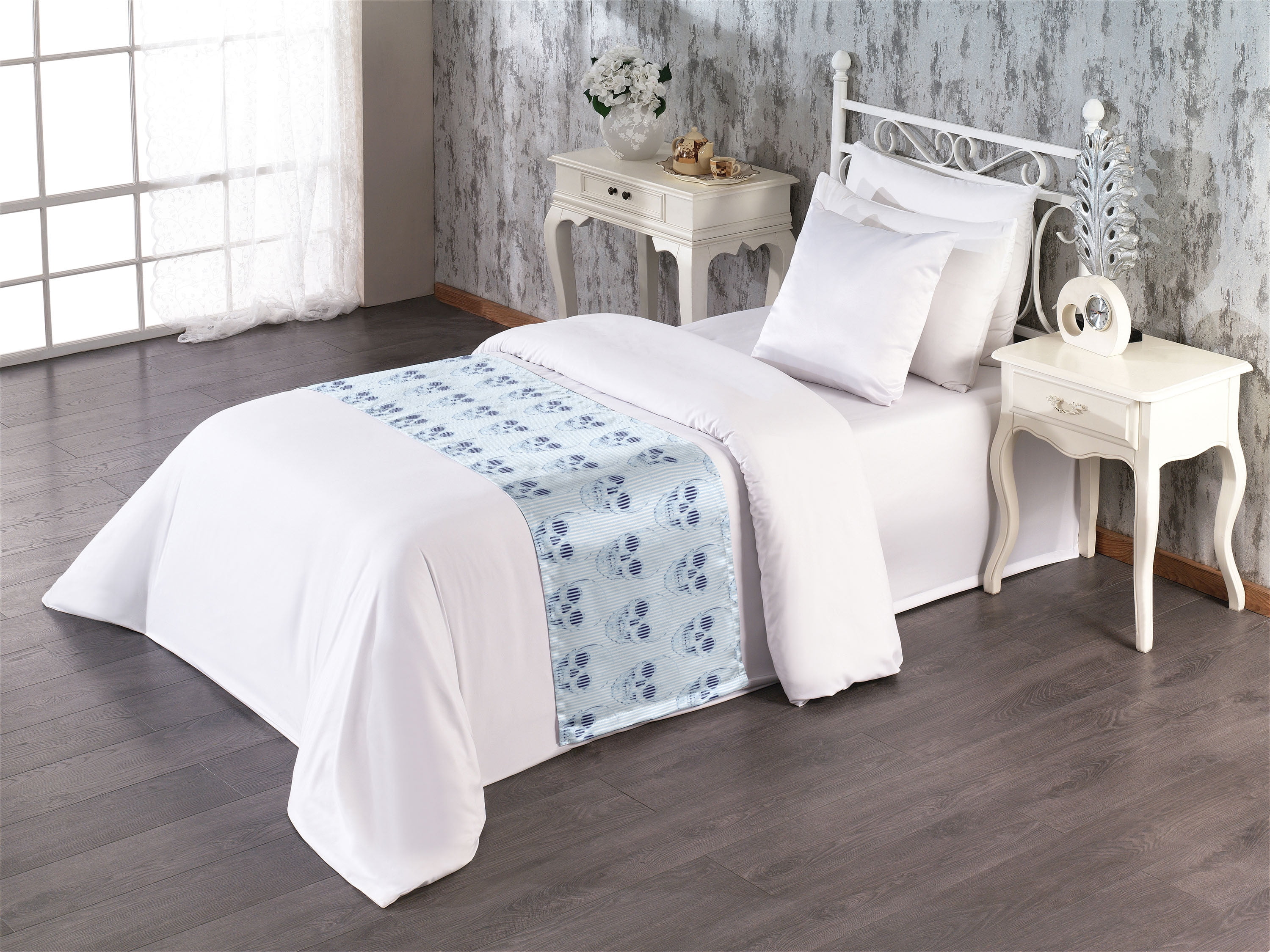 Skull Bed Runner, Optical Illusion Stripes with Skeleton Heads ...