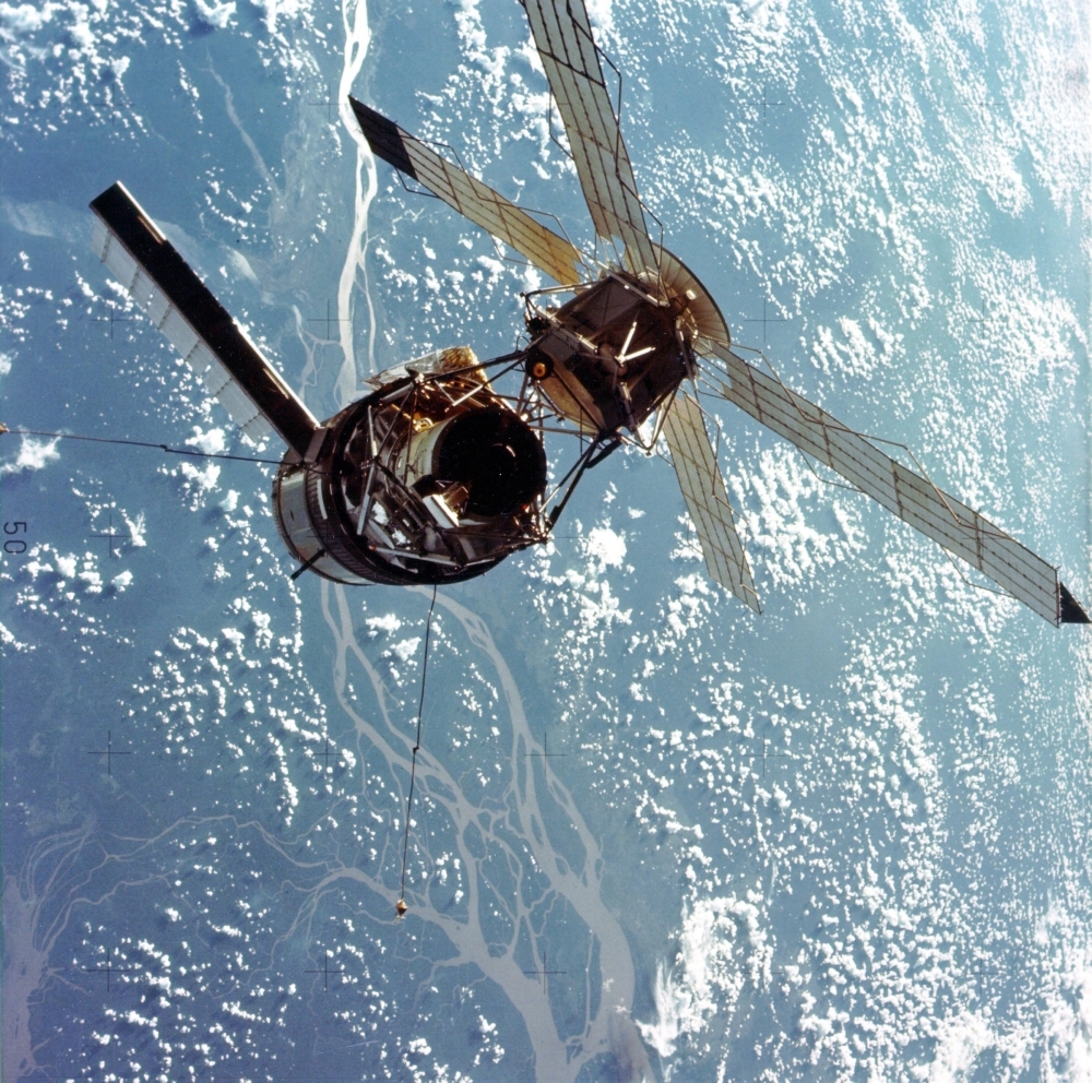 Skylab In Earth Orbit Photographed By The Arriving Skylab 3 Crew ...