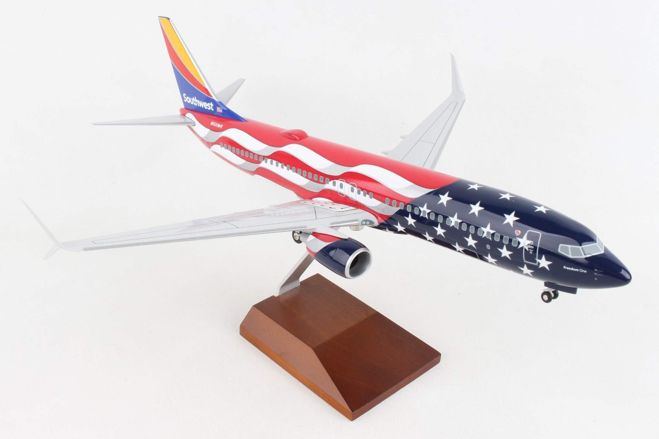 Skymarks Supreme SKR8288 1 by 100 Scale Southwest 737-800 Freedom One ...