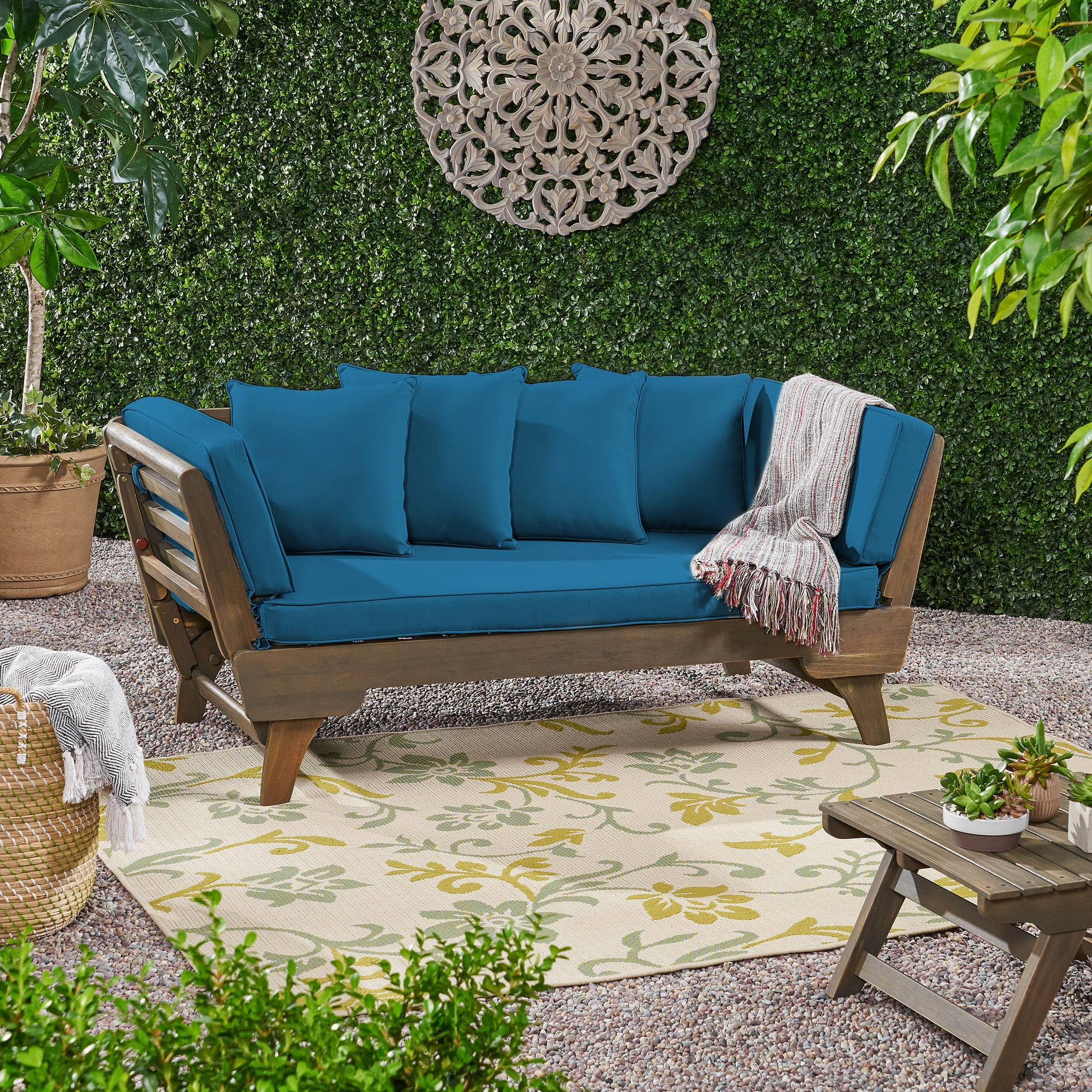 Sleek Design Outdoor Daybed In Wood - Make Your Backyard Elegant ...