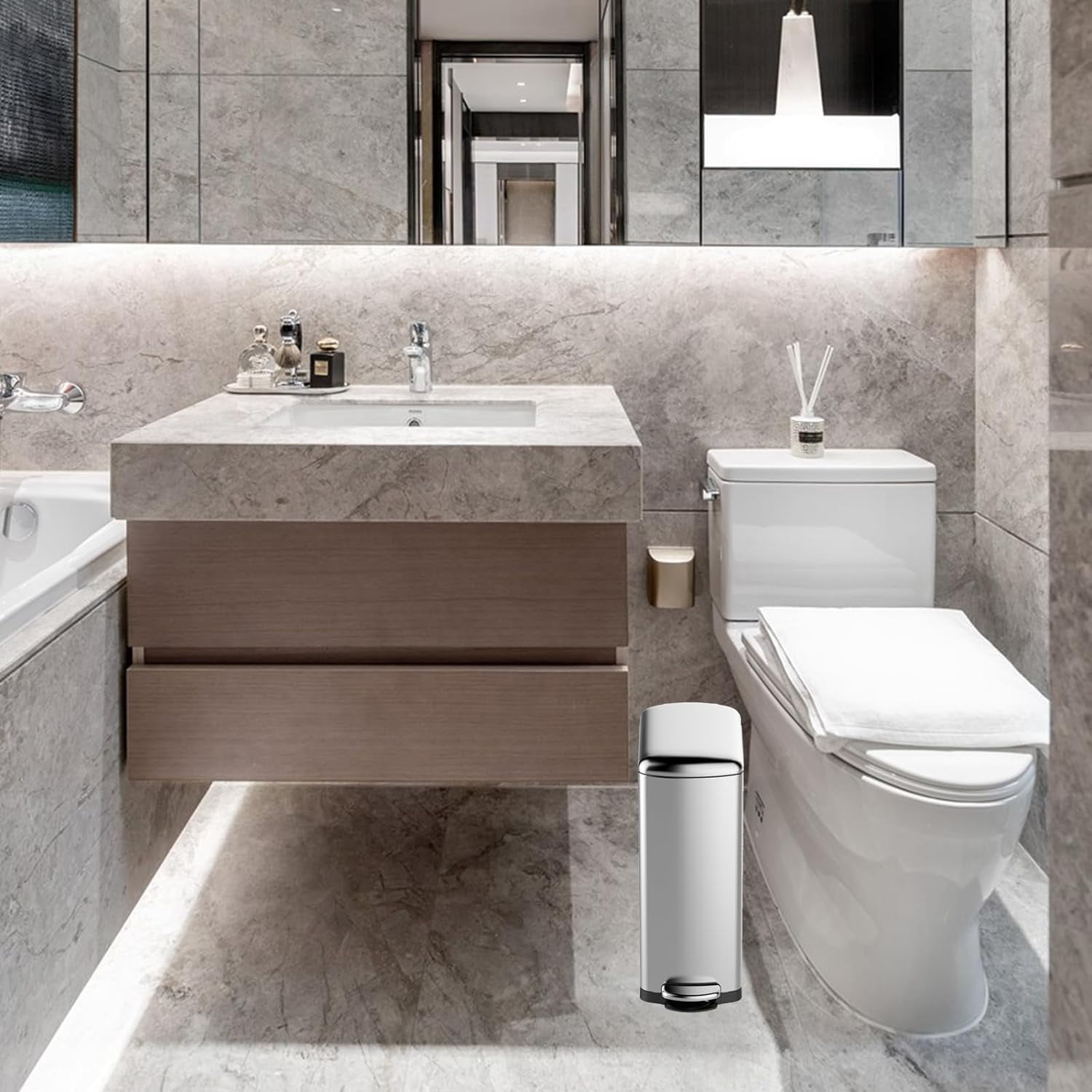 Slim Kitchen Trash Can, 7.92 Gallon Garbage Can for Narrow Spaces ...