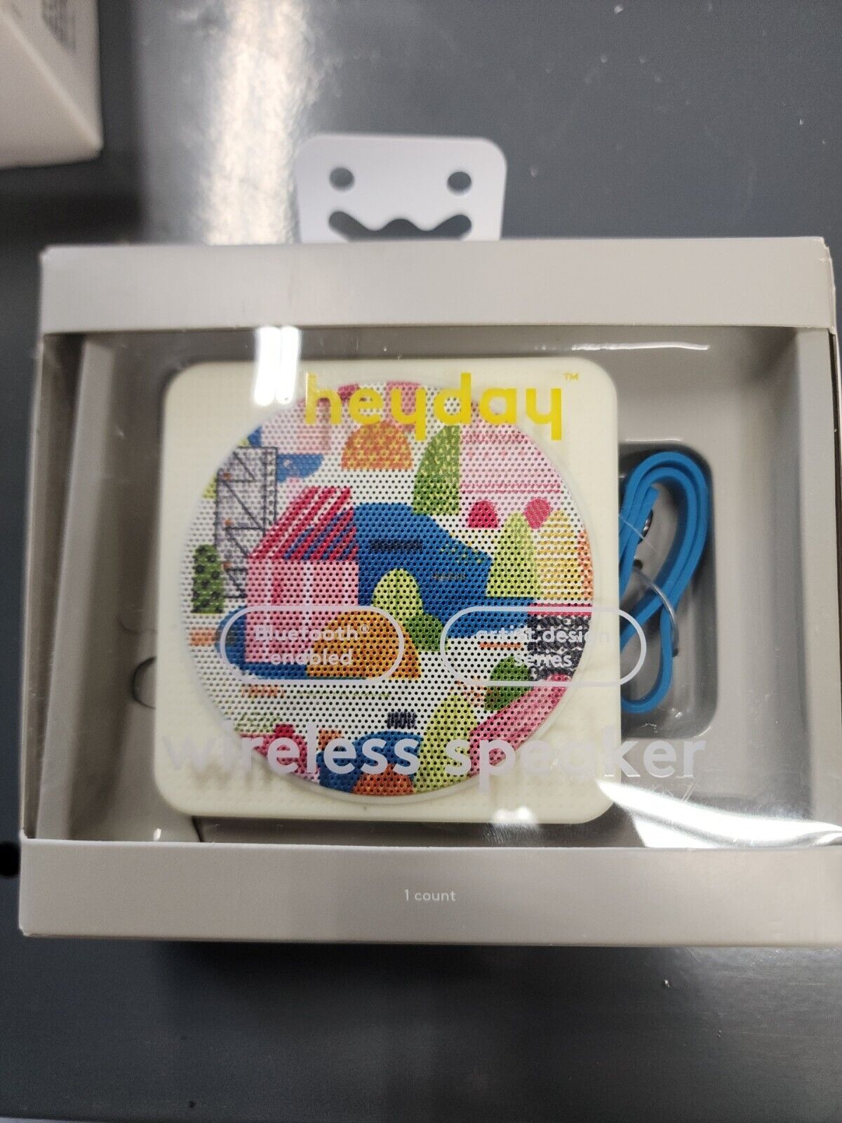 Small Portable Bluetooth Speaker with Loop - heyday with Jessie Lin ...