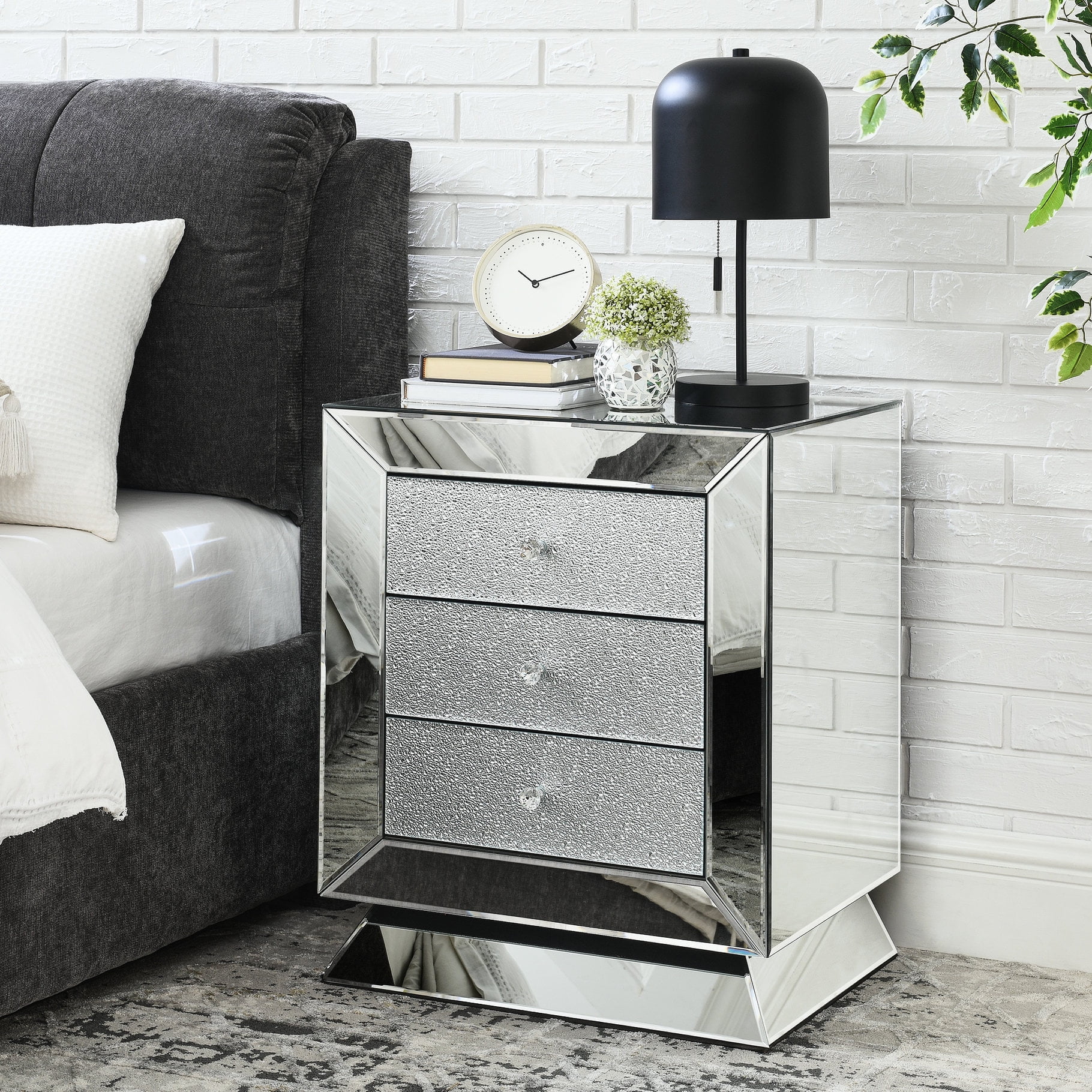 Smooth-Operating Drawers with Steel Ball Guides - Bedroom Storage for ...