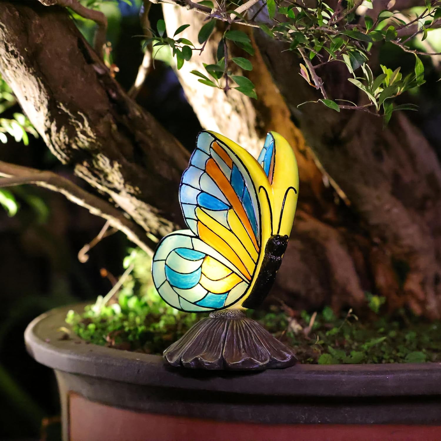 Solar Garden Statues, Resin Butterflies Figurine with Solar Light for ...