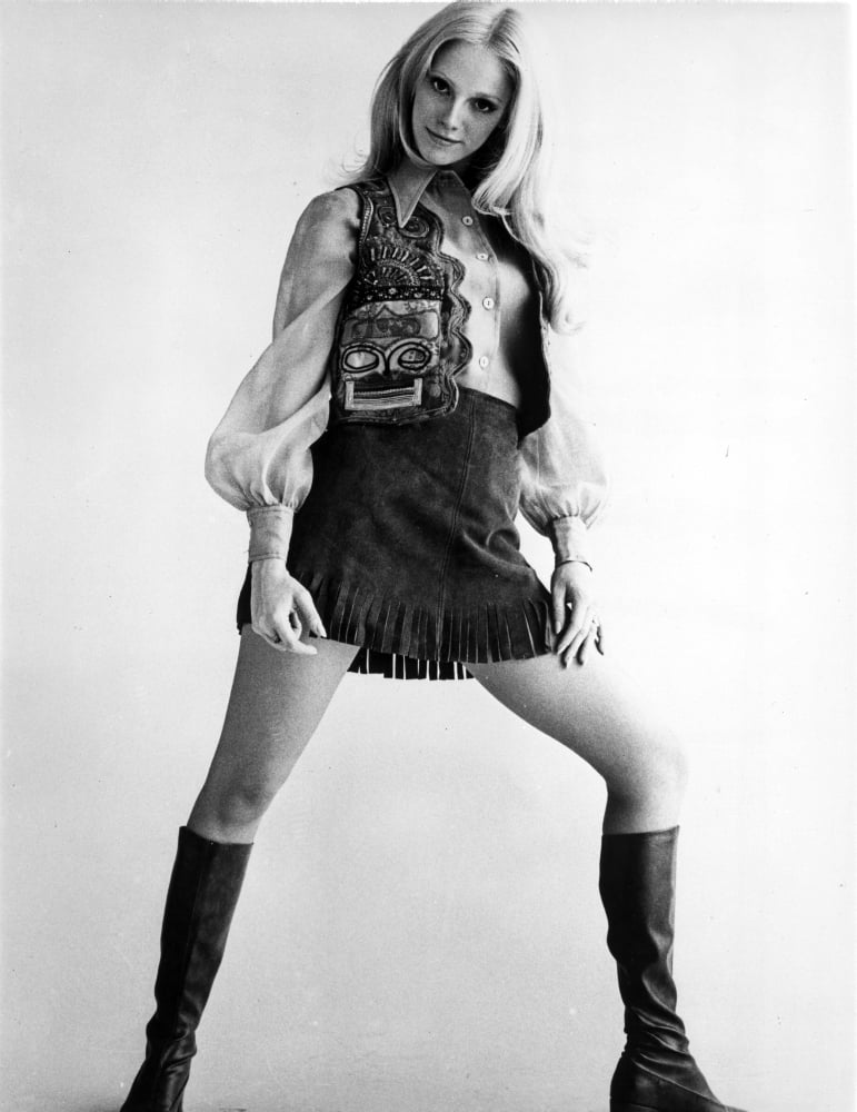Sondra Locke Standing While Spreading Her Legs Photo Print 8 X 10