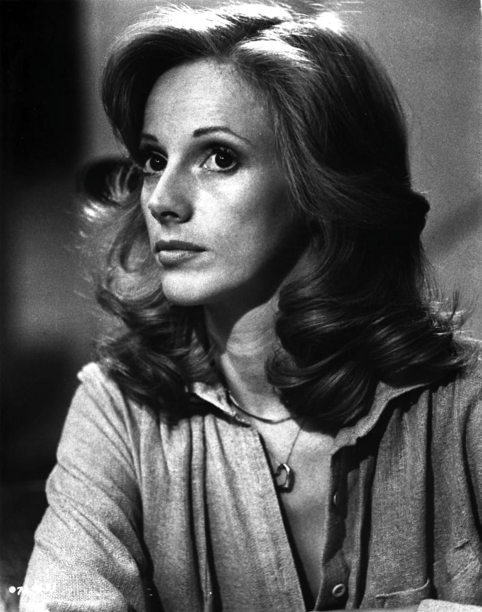 Sondra Locke wearing a Shirtdress in a Portrait Photo Print (8 x 10 ...
