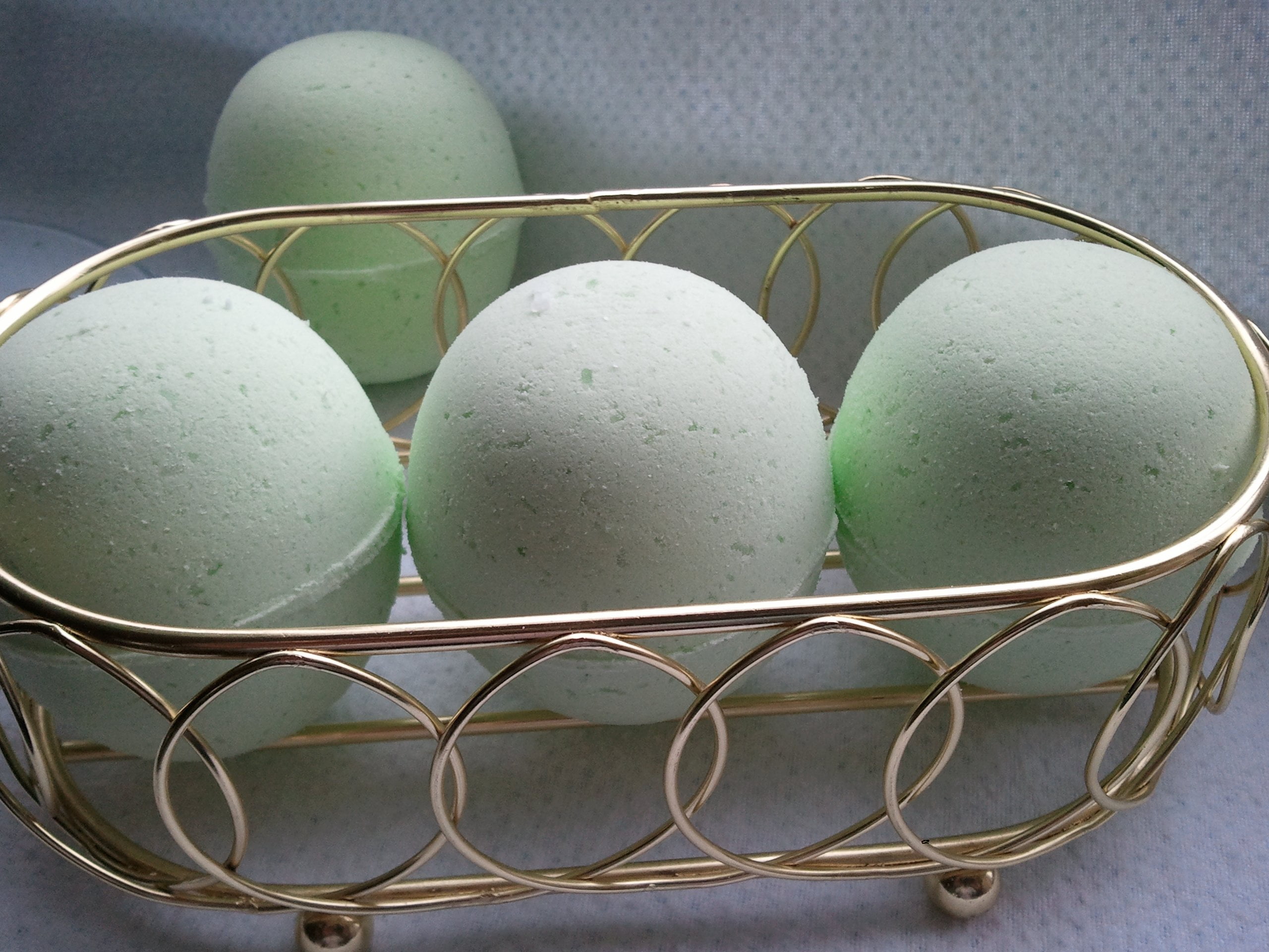 Spa Pure Cucumber Bath Bombs: 3 Cucumber Melon Bath Bomb Fizzies, XL ...