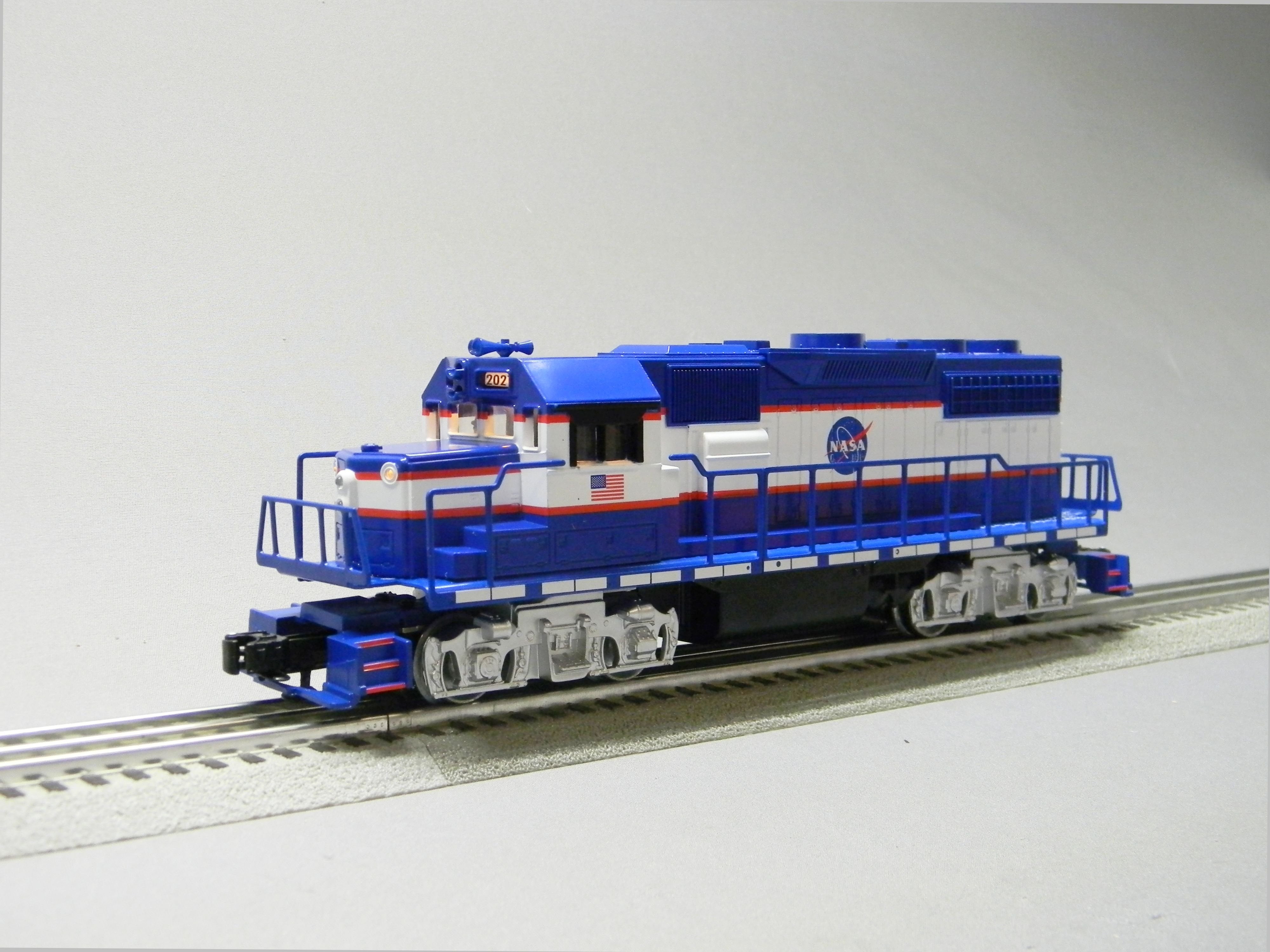 Space Launch LIONCHIEF GP38 Diesel Locomotive Engine #2021 w/Remote O Gauge 2123080-E - Walmart.com