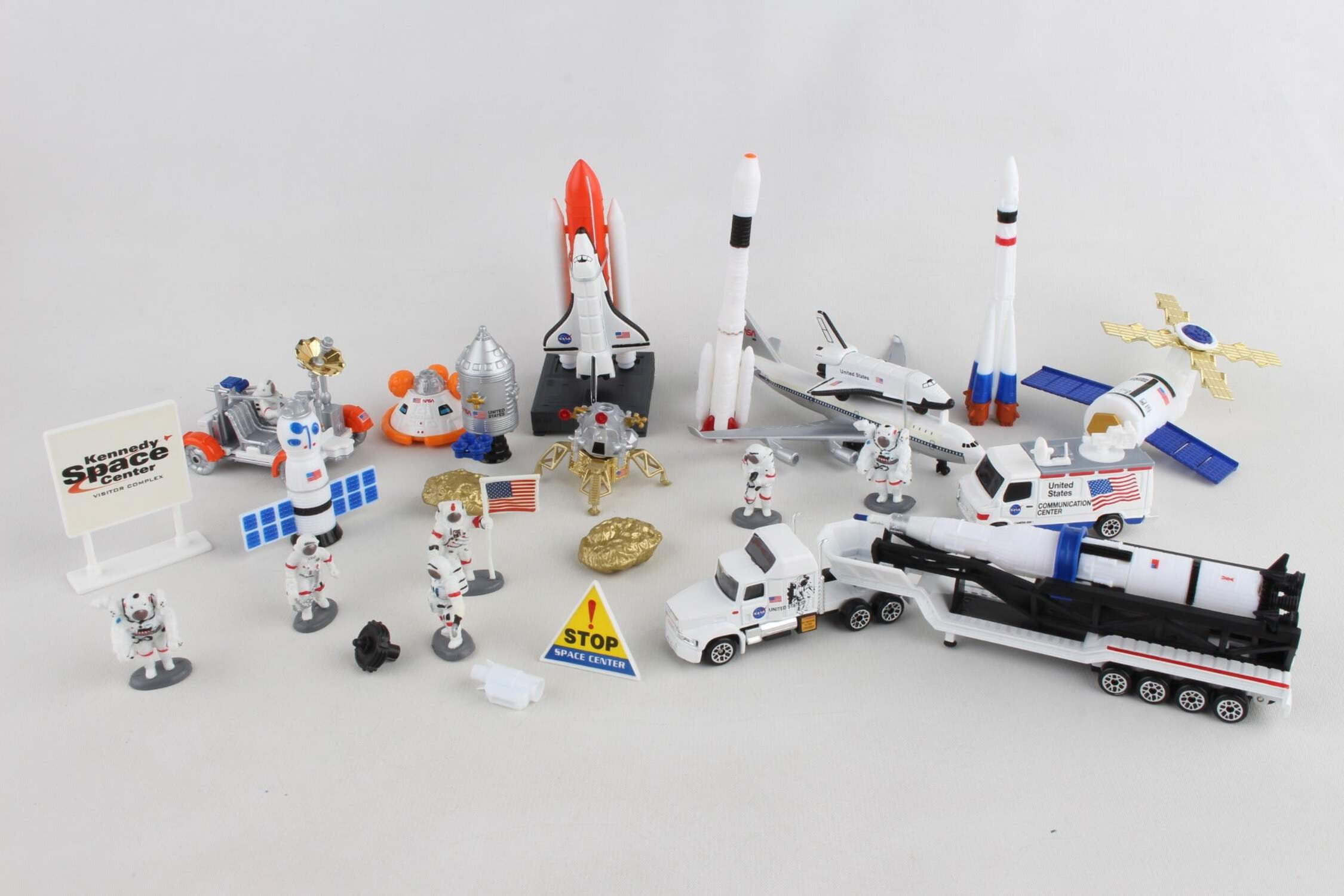 NASA Space Mission Toy Model - 28 Piece Playset with Space Shuttle ...
