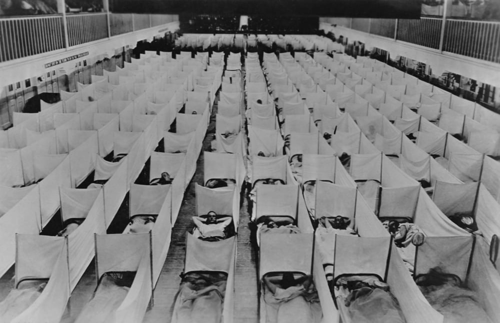 Spanish Flu Epidemic 1918-1919 In America. Crowded Sleeping Area On The ...