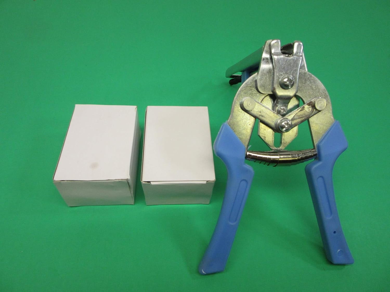 Spring loaded ring pliers with 1200 galvanized rings for Summer Sausage ...