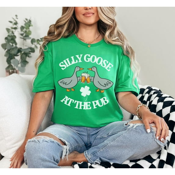 St Patrick's Day Baby Tee for Women, Leprechaun Martini Cocktail Drinks ...
