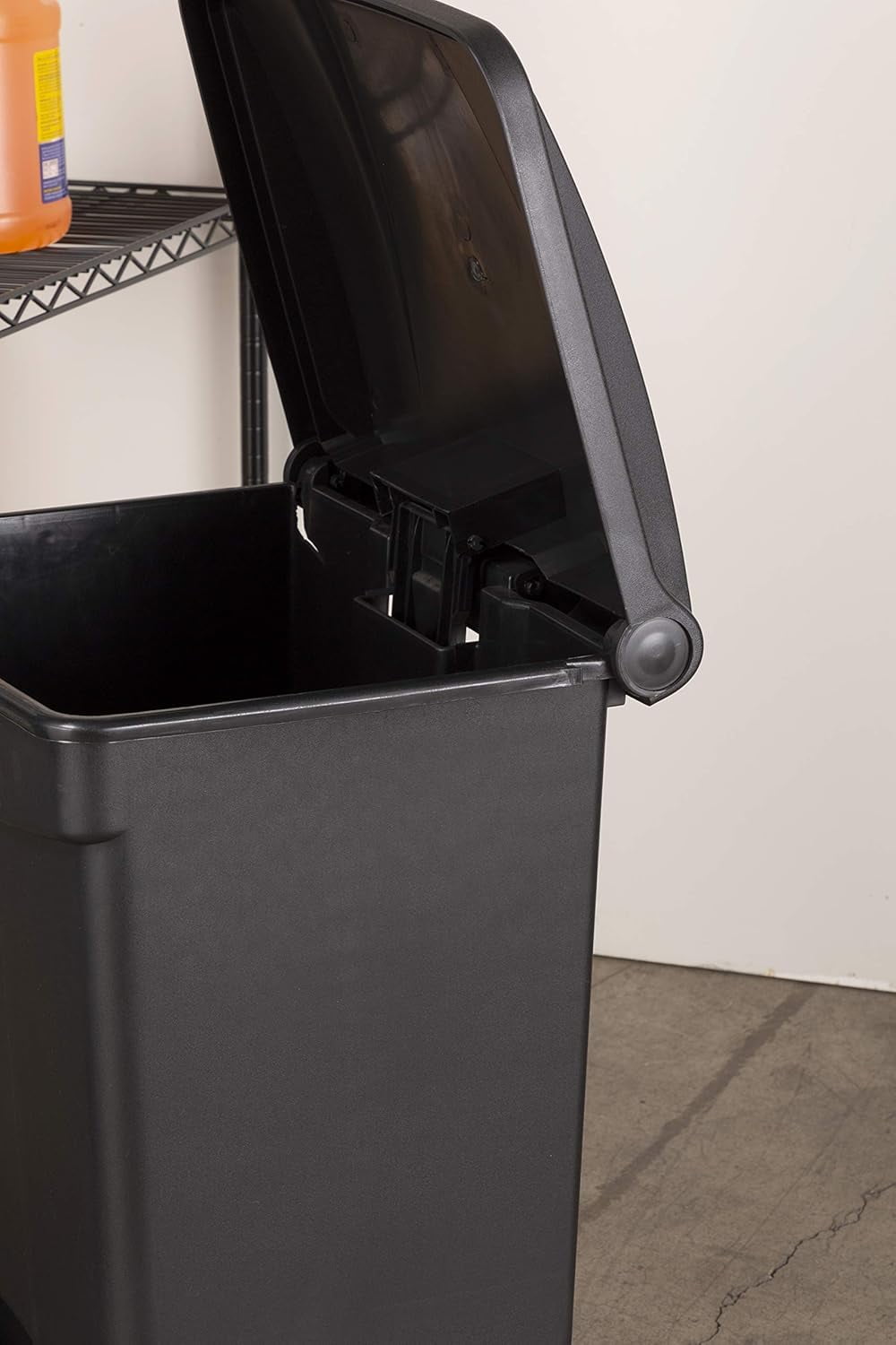 Step On Plastic with Foot Pedal, 23 Gallon Garbage Can for Kitchen ...