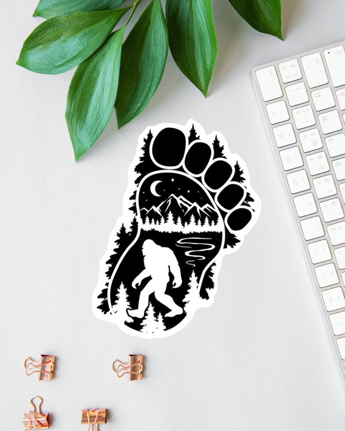 StickerCraft Sasquatch er, Bigfoot Decal, Easily Distracted By Bigfoot ...