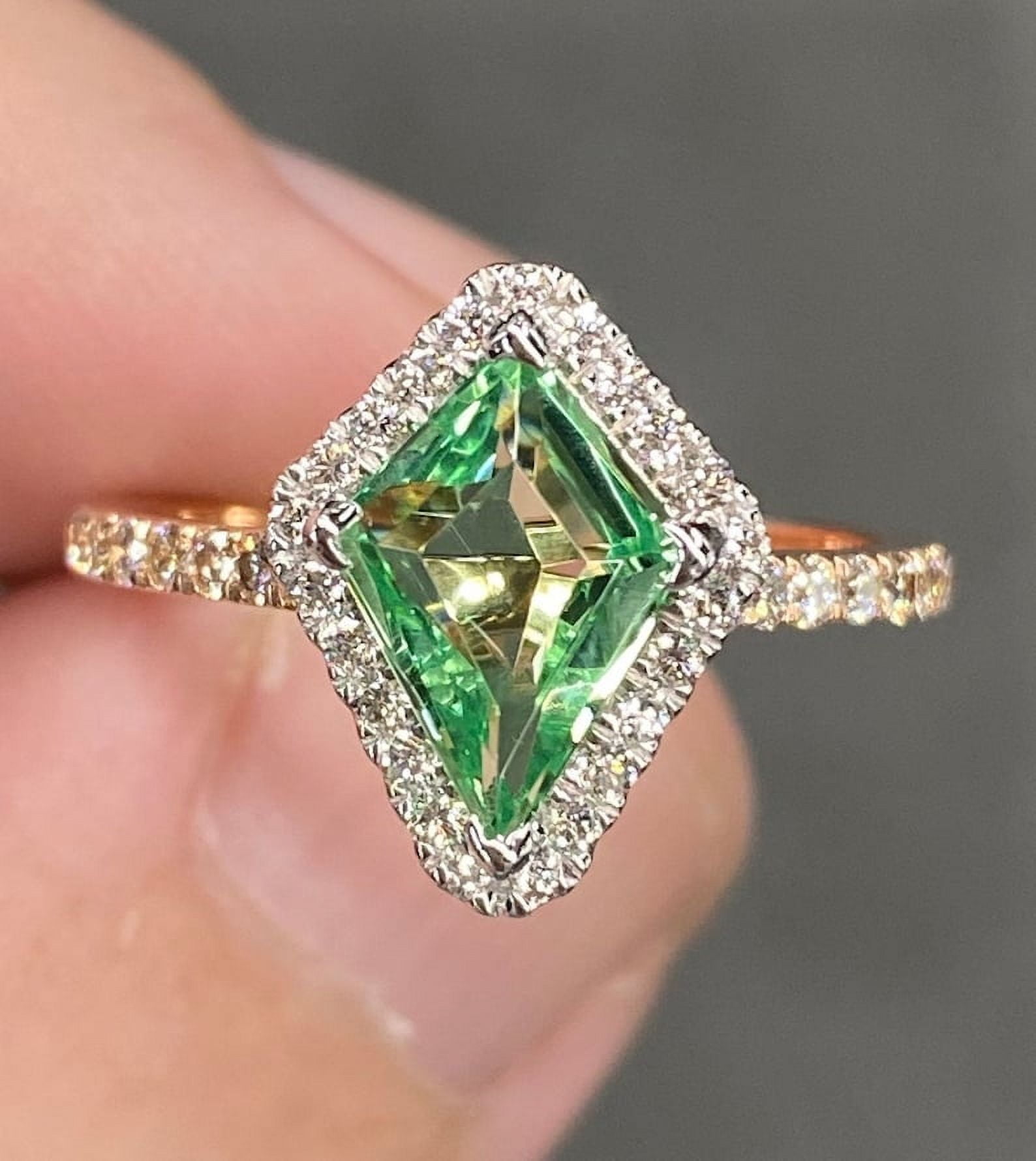 Stunning 2 Ctw Kite Cut Merelani Mint Garnet & Moissanite In 925 ...