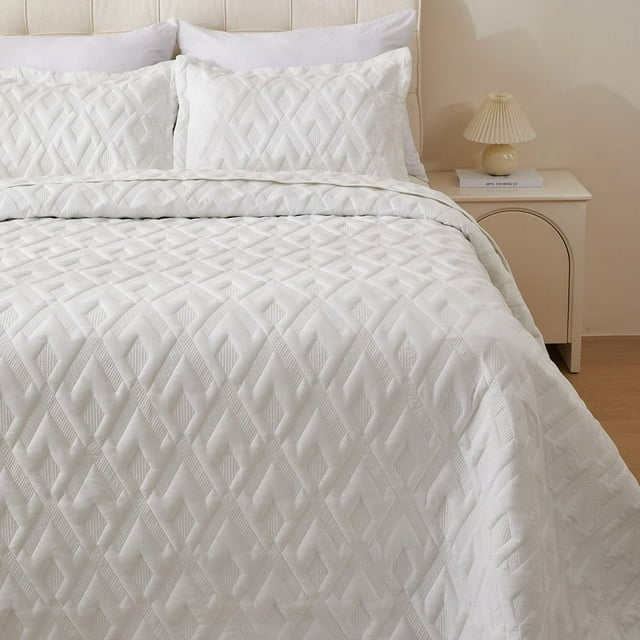 Stylish Solid Color Diamond Pattern Quilt Bedding Set with Shams ...