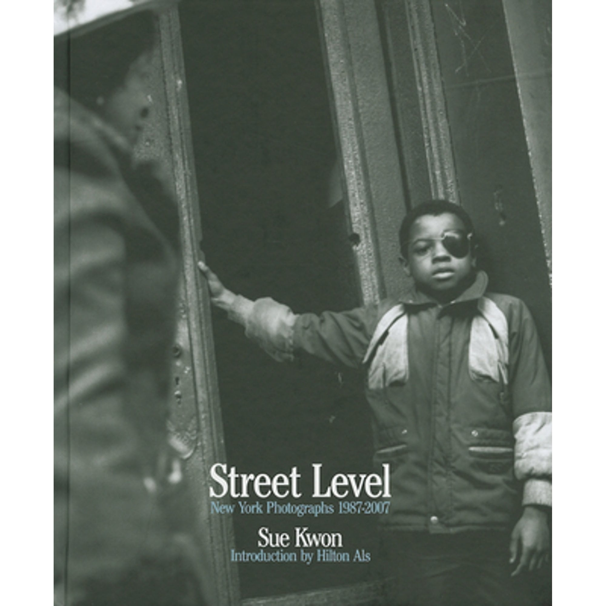 Pre-Owned Sue Kwon: Street Level : New York Photographs 1987-2007 ...