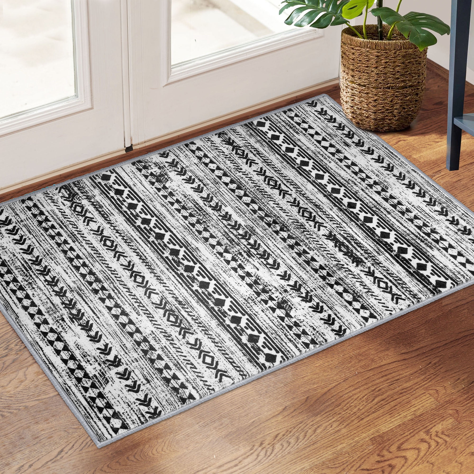 Suelur 2x3 Rugs for Entryway Black Thin Small Area Rugs Washable Rugs ...