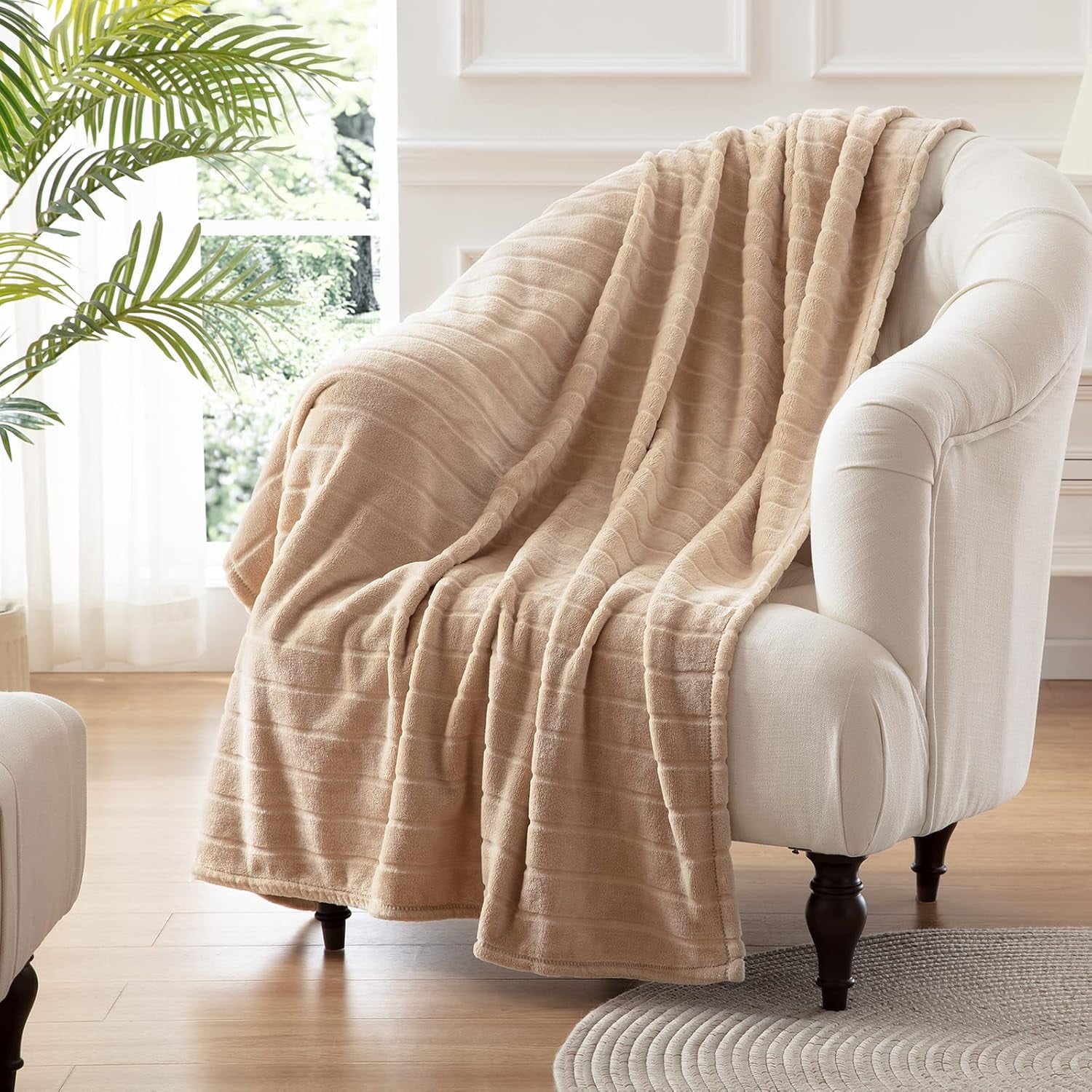 Super Soft Plush Blanket 330 GSM - Lightweight Fluffy Warm Throw for ...