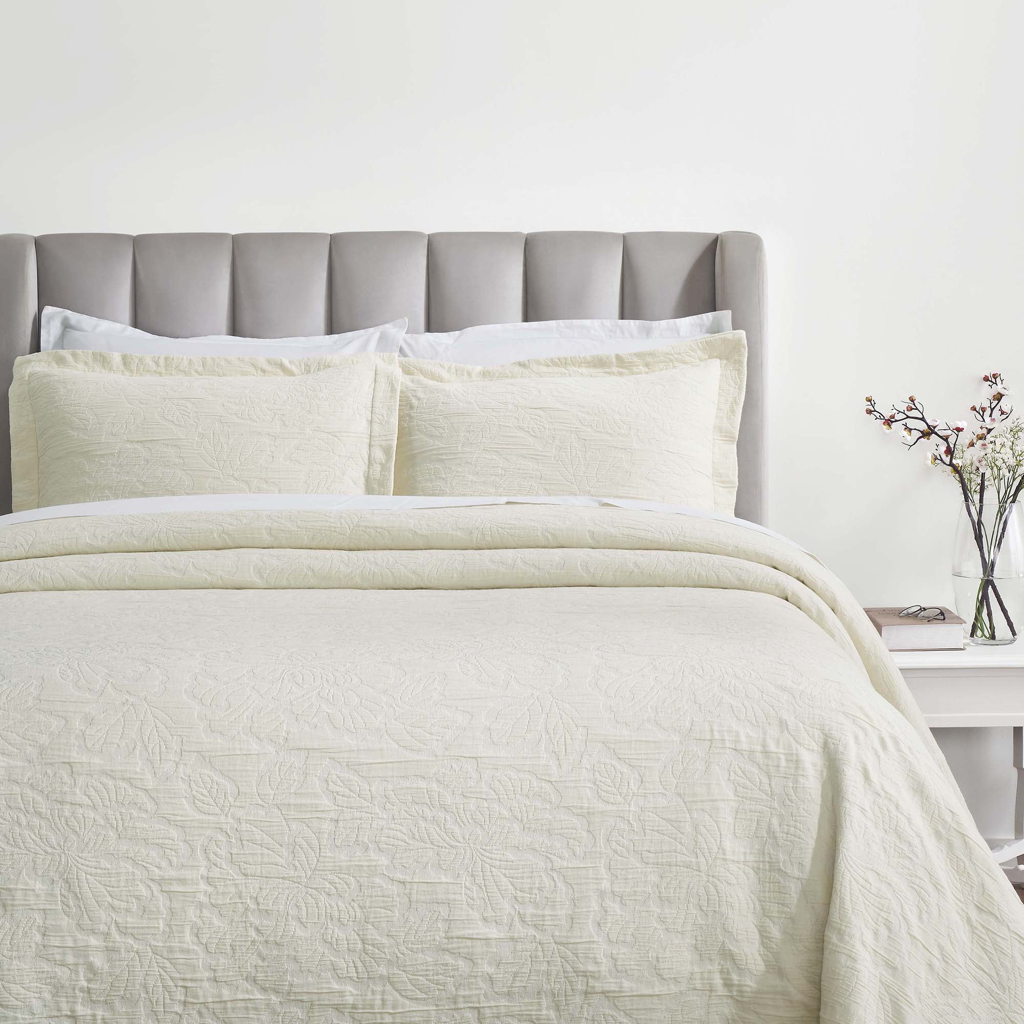 Superior Hibiscus Cotton Matelasse Bedspread and Sham Set, 3-Piece Dual ...