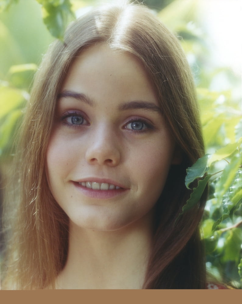 Susan Dey smiling smiling with Leaves on Background Photo Print (24 x ...
