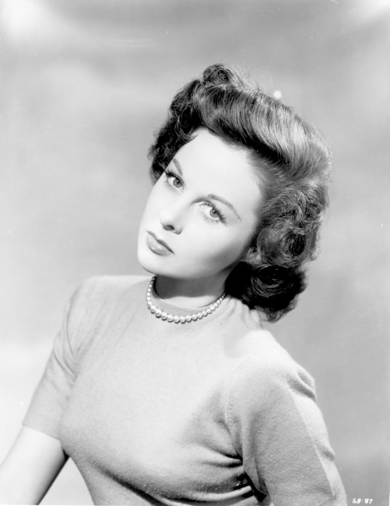 Susan Hayward Posed with a Pearl Necklace Photo Print (24 x 30 ...