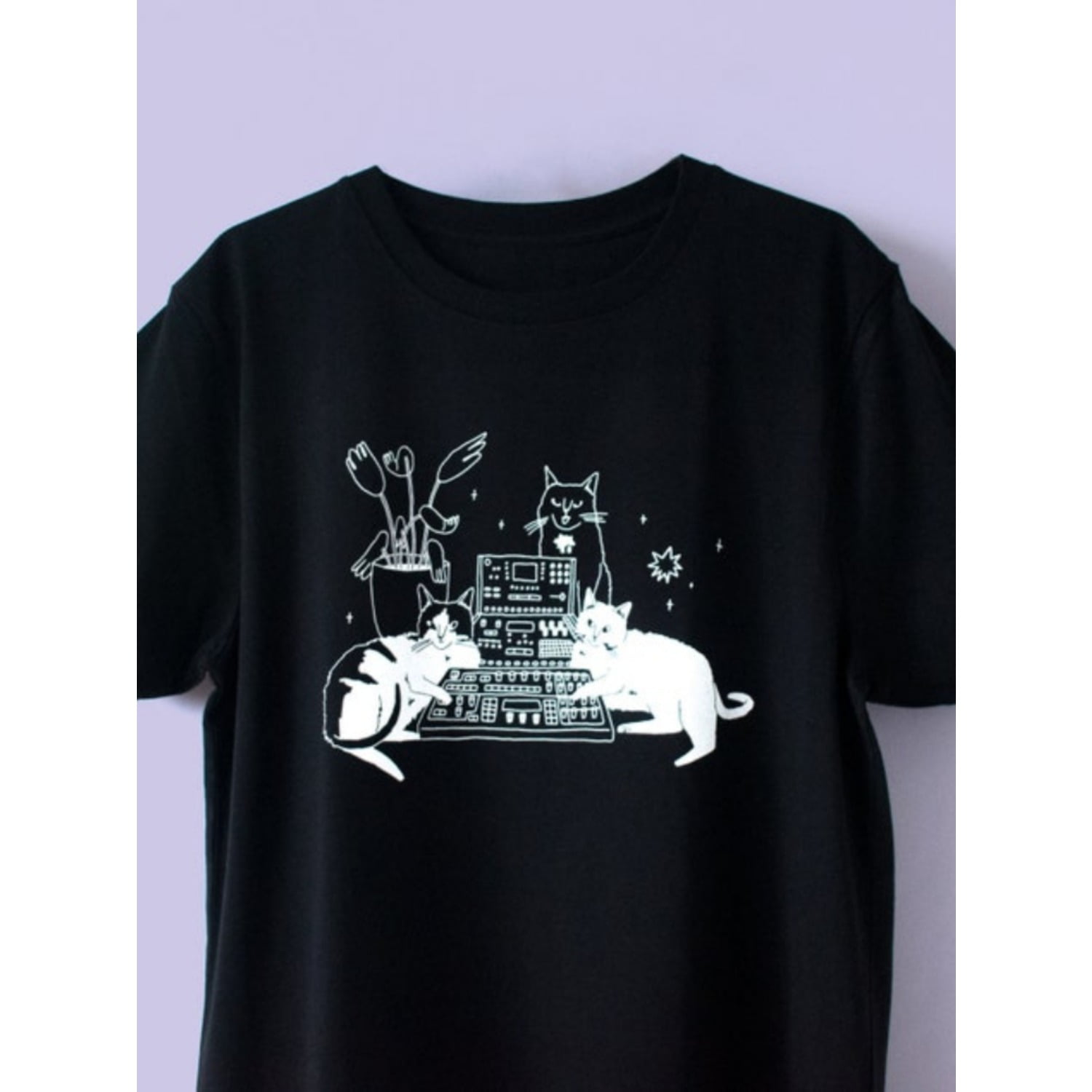 T-Shirt of Cats sitting on Synthesizer | Illustrated dj cats screen ...