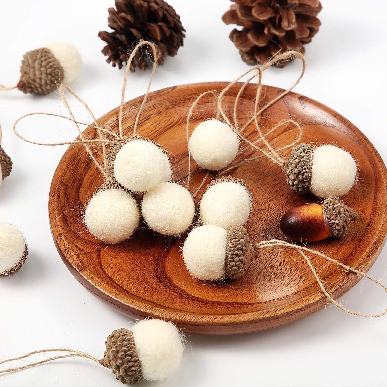 TETOU 18 Pcs White Felt Acorn Ornaments,32.8 ft Felt Acorn Ball Garland ...