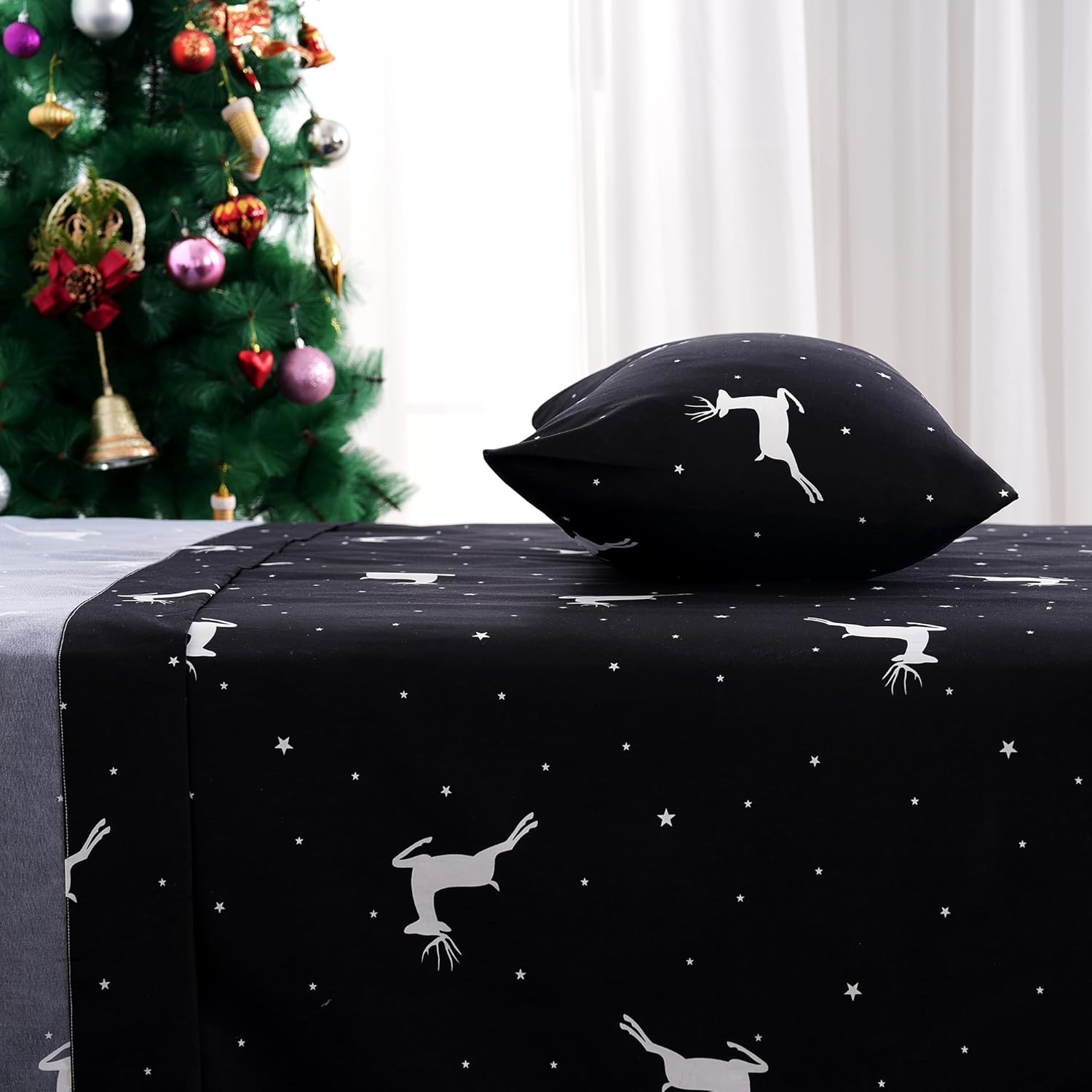 TRA-Bed Sheet Set - 4 Piece Queen Size - Reindeers/Stars Printed ...