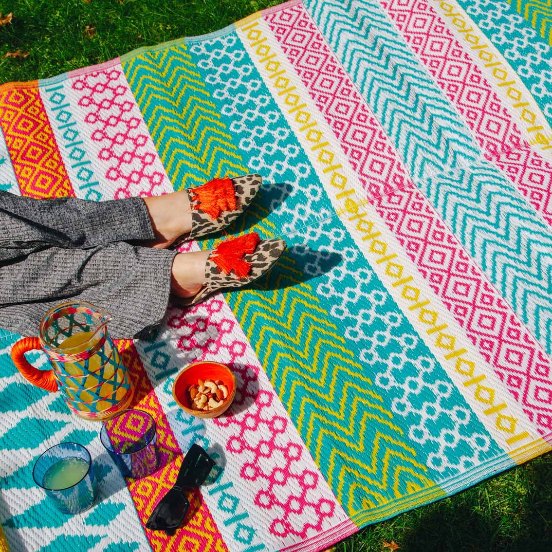 Talking Tables Colorful Waterproof Outdoor Rug - Plastic, Lightweight ...