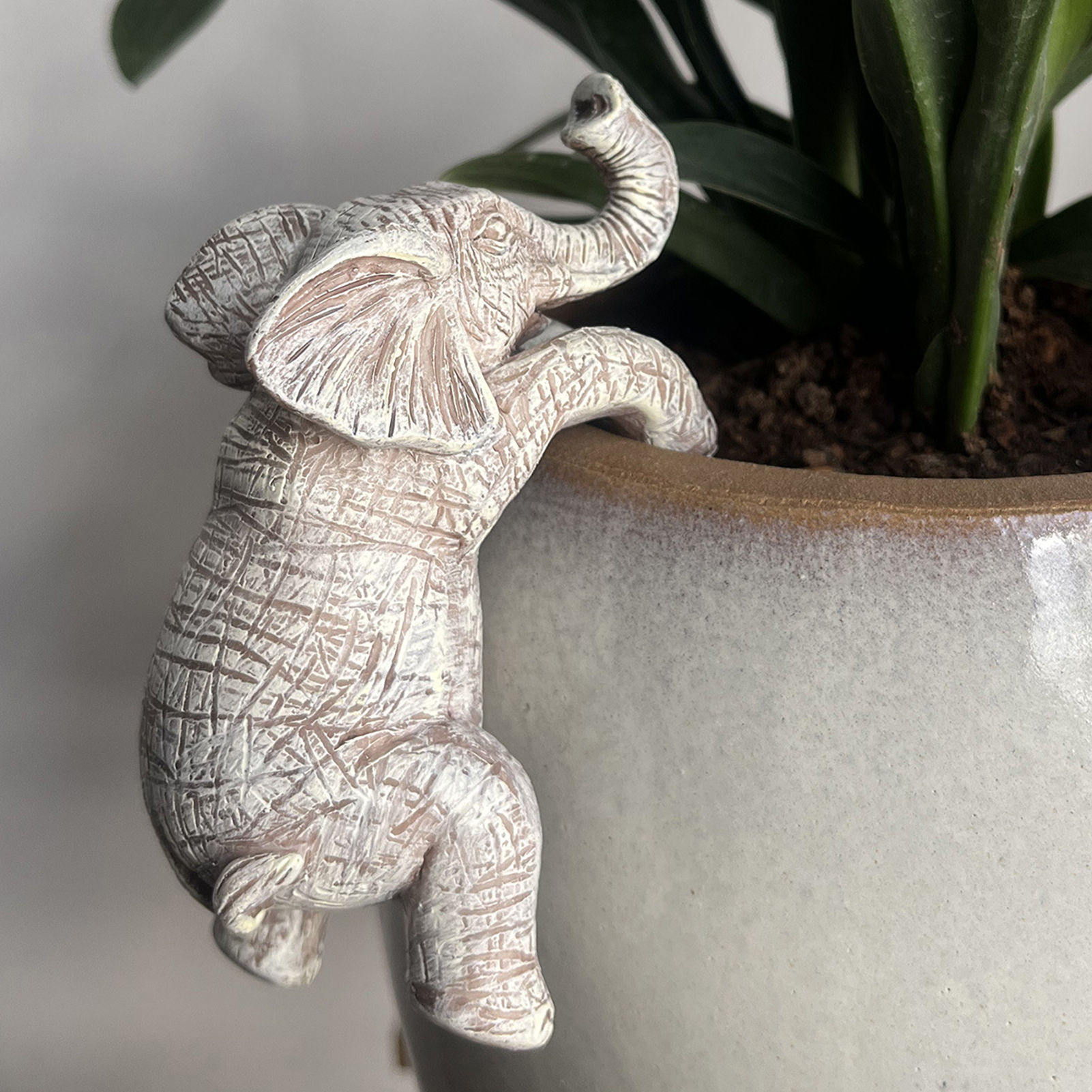 Taosunzt Hanging Resin Elephant Flower Pot Hugger Planter Edge Elephant ...