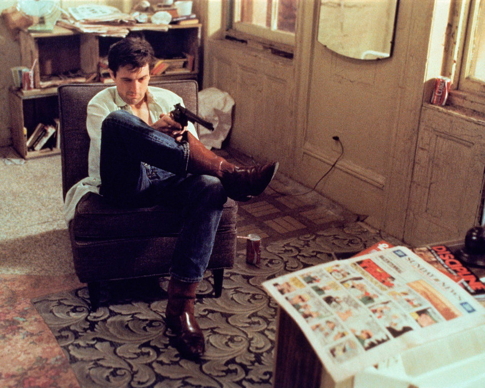 Taxi Driver Robert De Niro pointin gun at tv in apartment 24x36 Movie ...