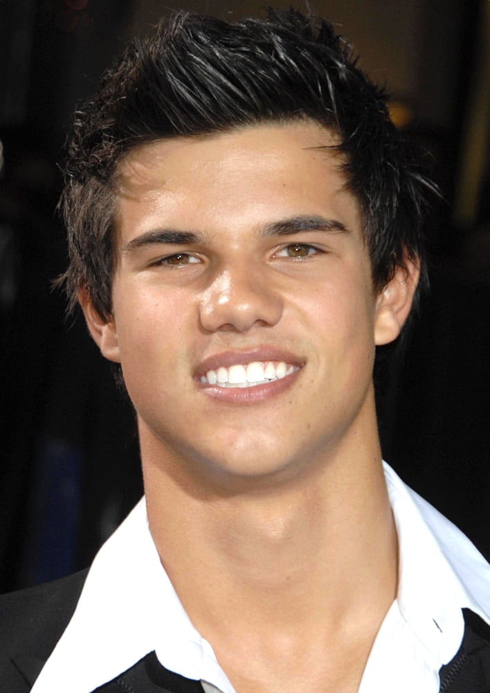 Taylor Lautner At Arrivals For Premiere Twilight, Mann Village And ...