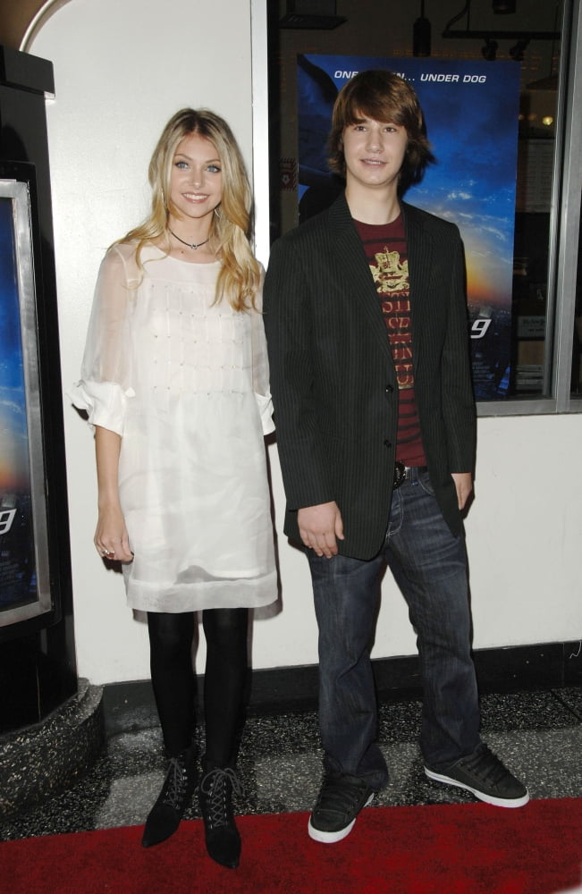 Taylor Momsen Alex Neuberger At Arrivals For Underdog Premiere Regal E ...