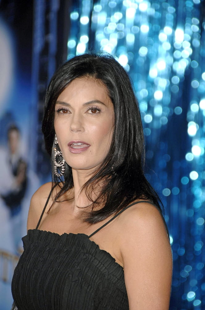 Teri Hatcher At Arrivals For Los Angeles Premiere Of Enchanted, El ...