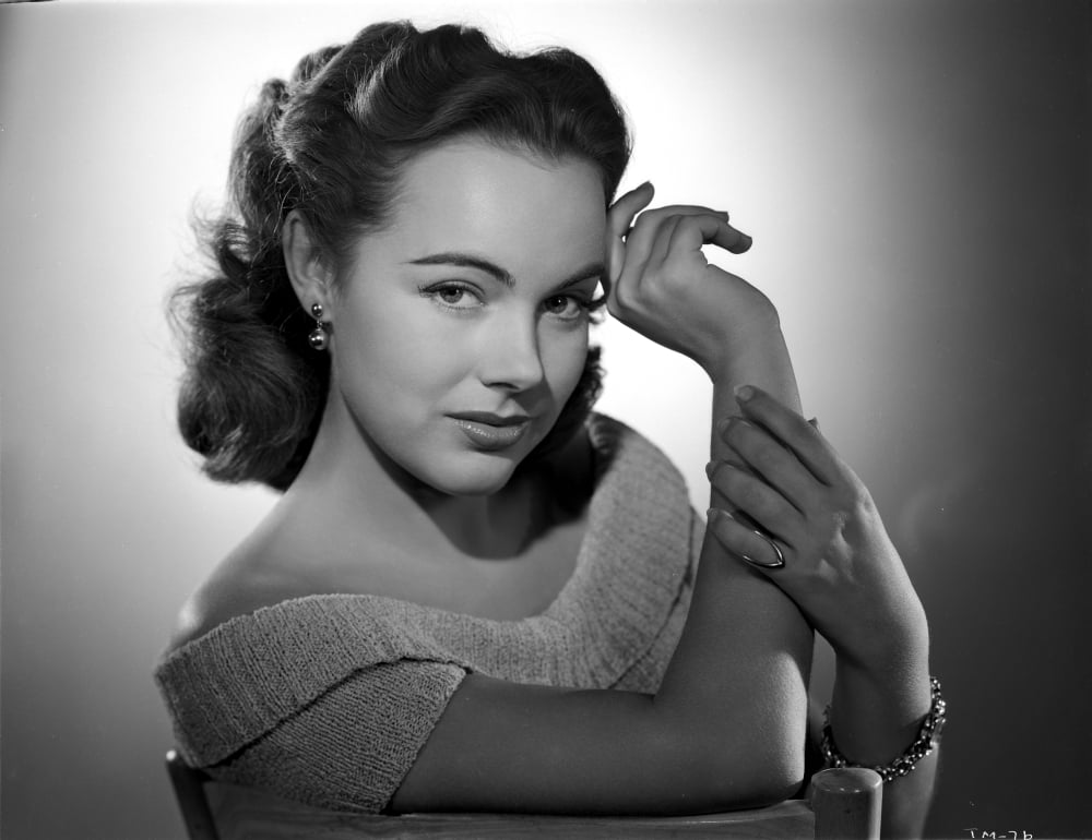 Terry Moore Arm on Table Portrait Photo Print (8 x 10) - Walmart.com