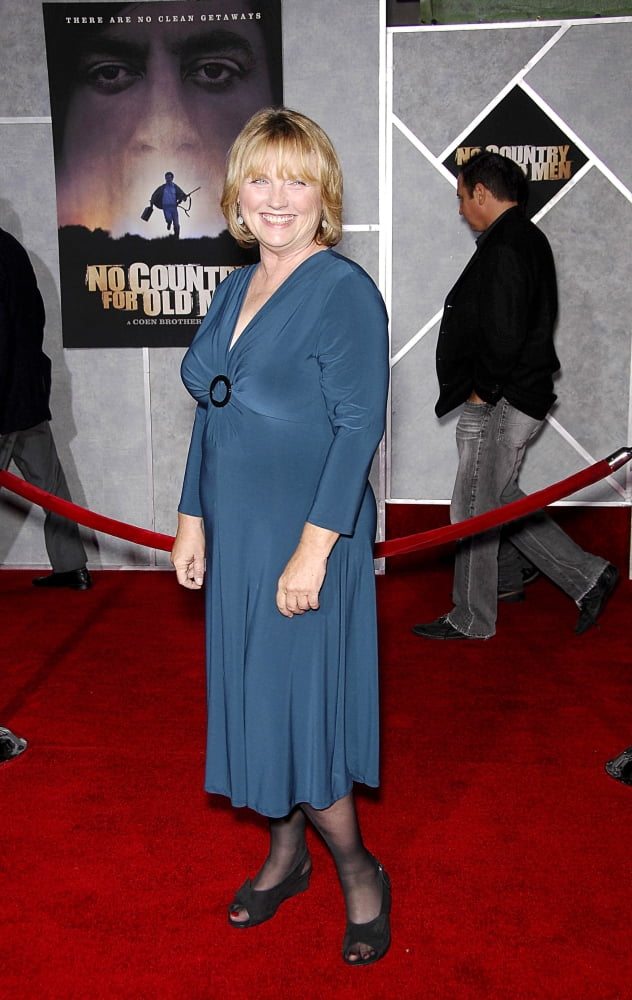 Tess Harper At Arrivals For No Country For Old Men Premiere, El Capitan ...
