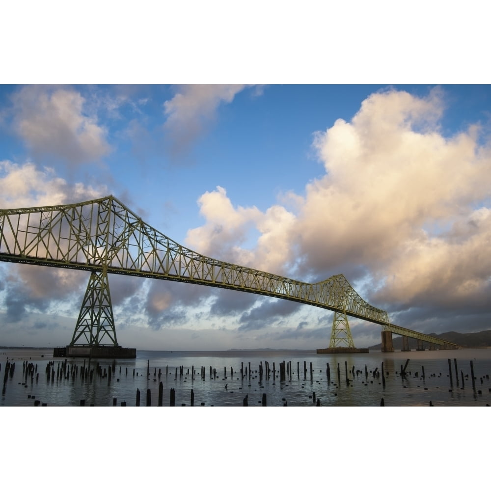 The Astoria-Megler Bridge US Highway 101 spans the Columbia River at ...