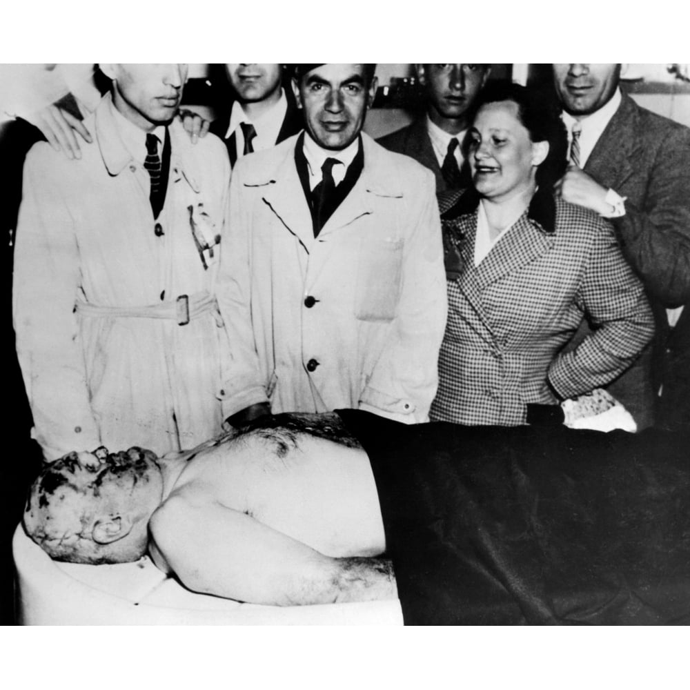 The Corpse Of Benito Mussolini (Front) History (24 x 18) - Walmart.com