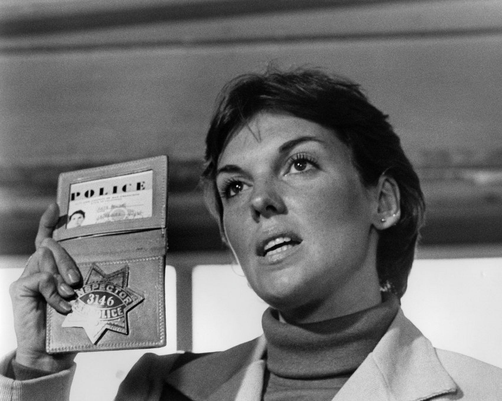 The Enforcer Tyne Daly Showing Her Police Badge 24x36 Classic Hollywood ...