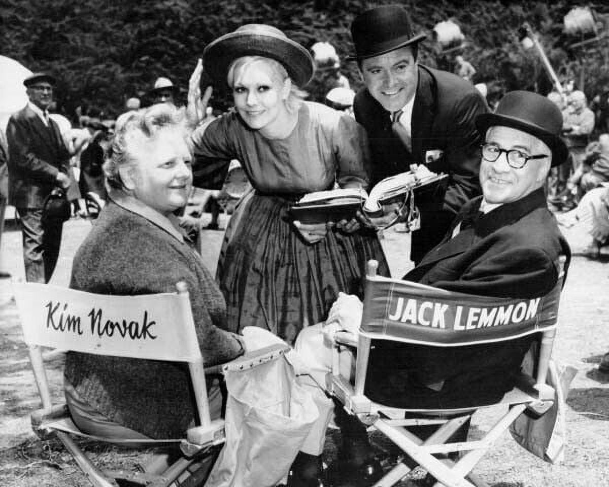 The Notorious Landlady on set Jack Lemmon & father Kim Novak & mother ...