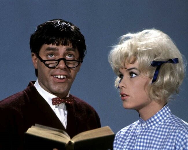 The Nutty Professor Jerry Lewis goofy look studio pose with Stella ...