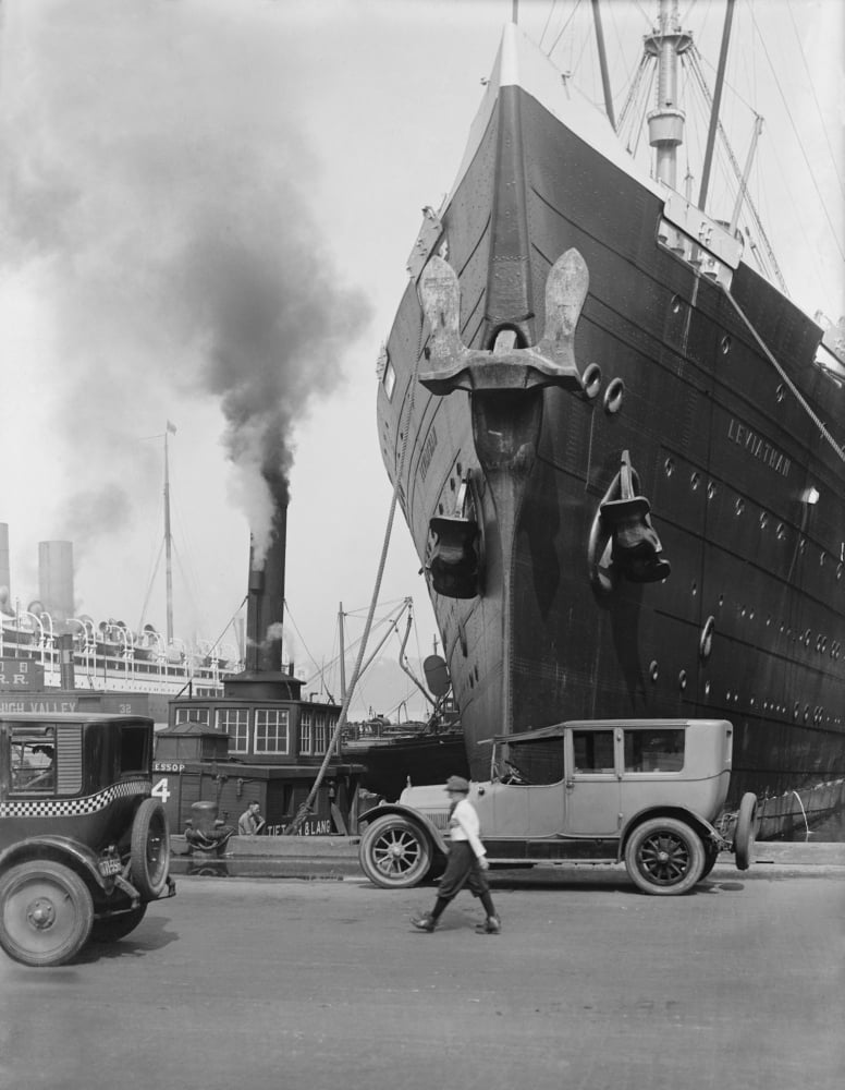 The Ocean Liner 'Leviathan' At A New York City Pier History (24 x 36 ...