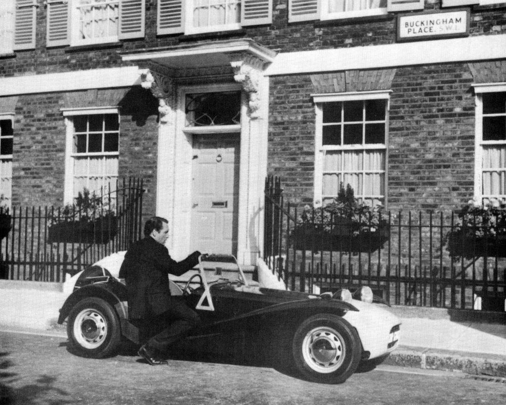 The Prisoner Patrick Mcgoohan Kar 120C Lotus 7 Car Outside London House ...