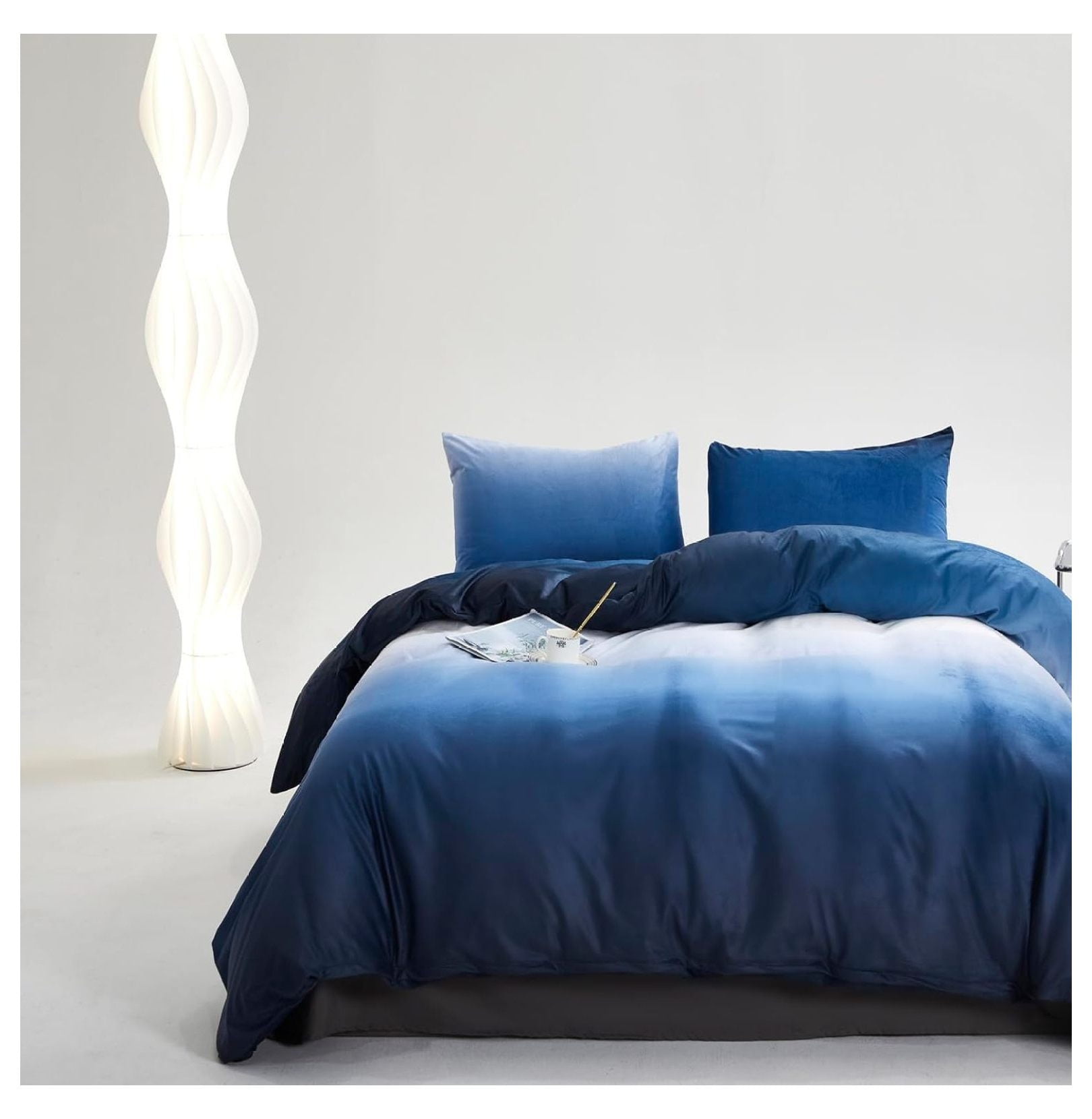 TiaGOC White and Blue Gradient Velvet King Comforter Set Starry Blue ...