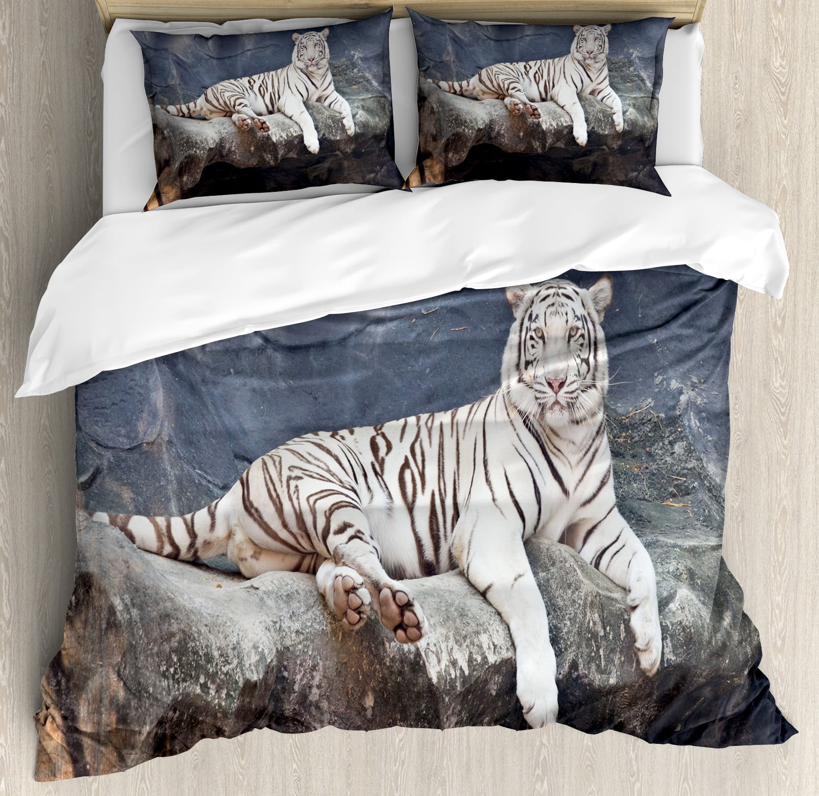 Tiger Duvet Cover Set, Albino Cat Sitting on Rock Sublime Nature ...