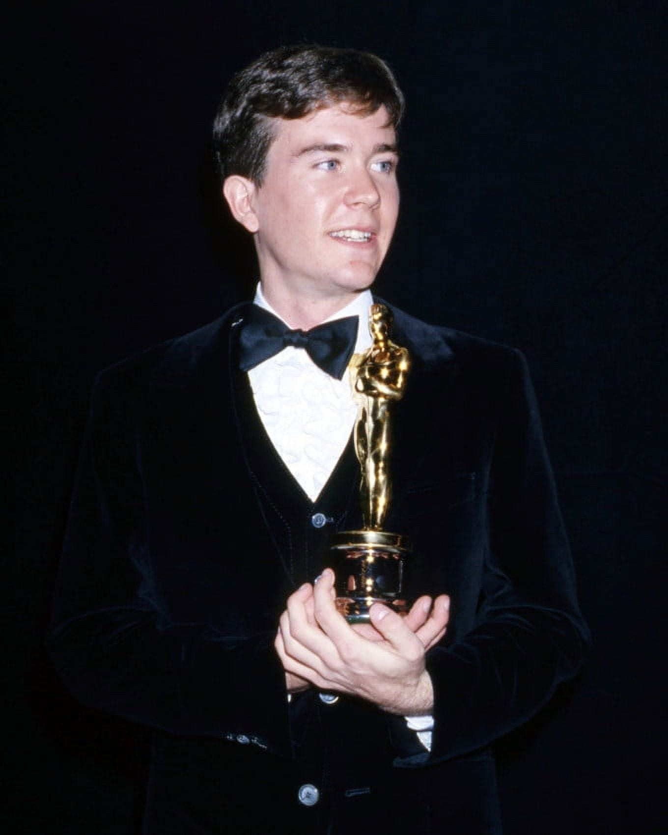 Timothy Hutton 24X36 Classic Hollywood Poster Holding Oscar For ...