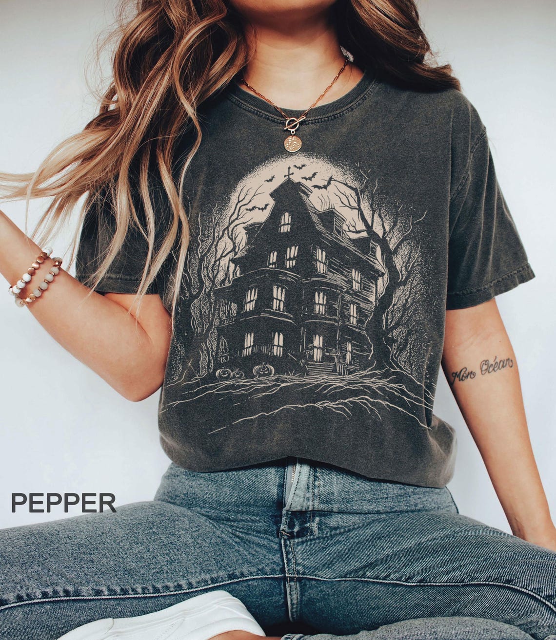 Tiny Hug Haunted House T-Shirt Vintage Spooky Graphic for Winter ...