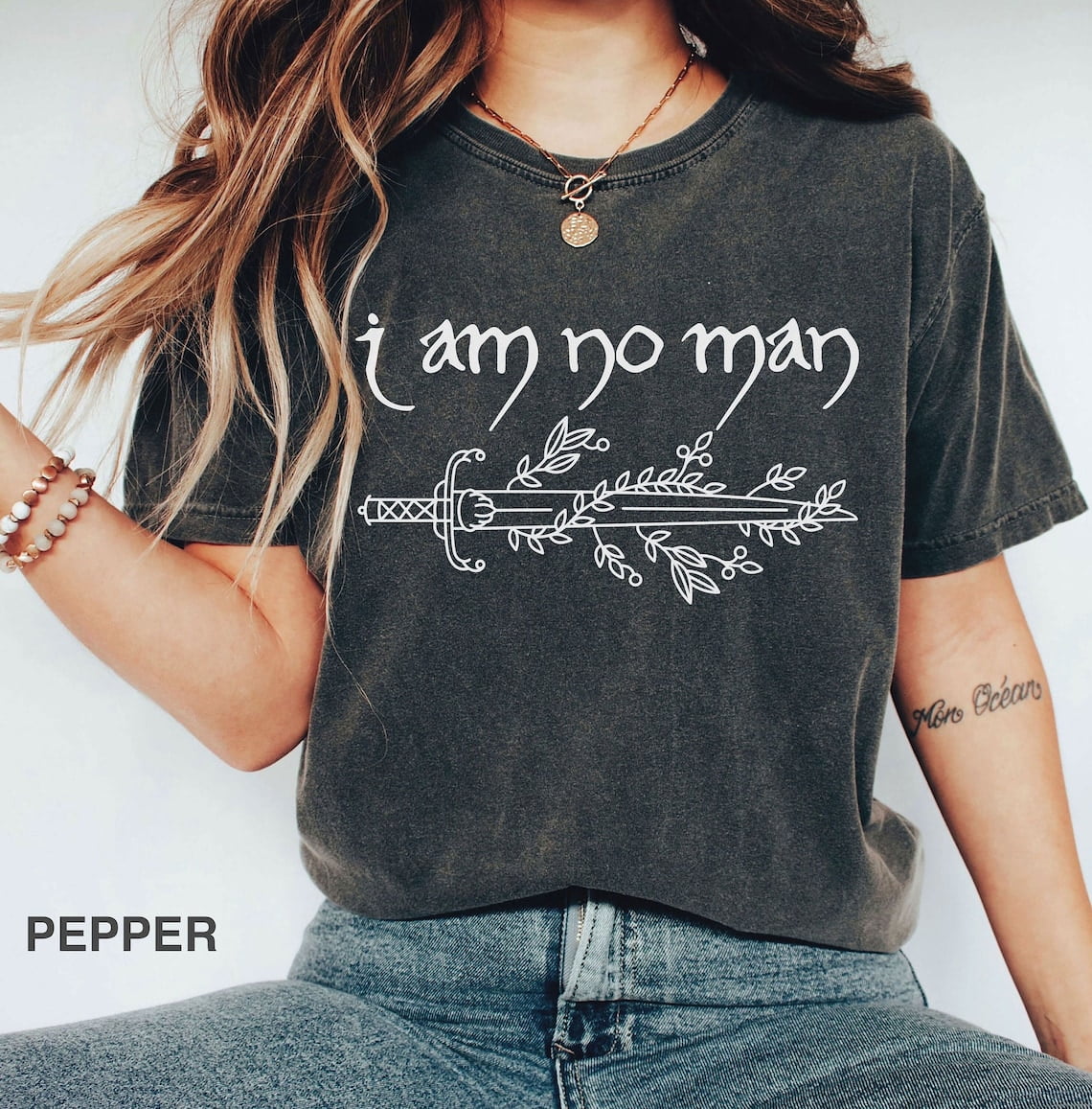 Tiny Hug I Am No Man T-Shirt Fantasy Quote Graphic for Book Reader and ...